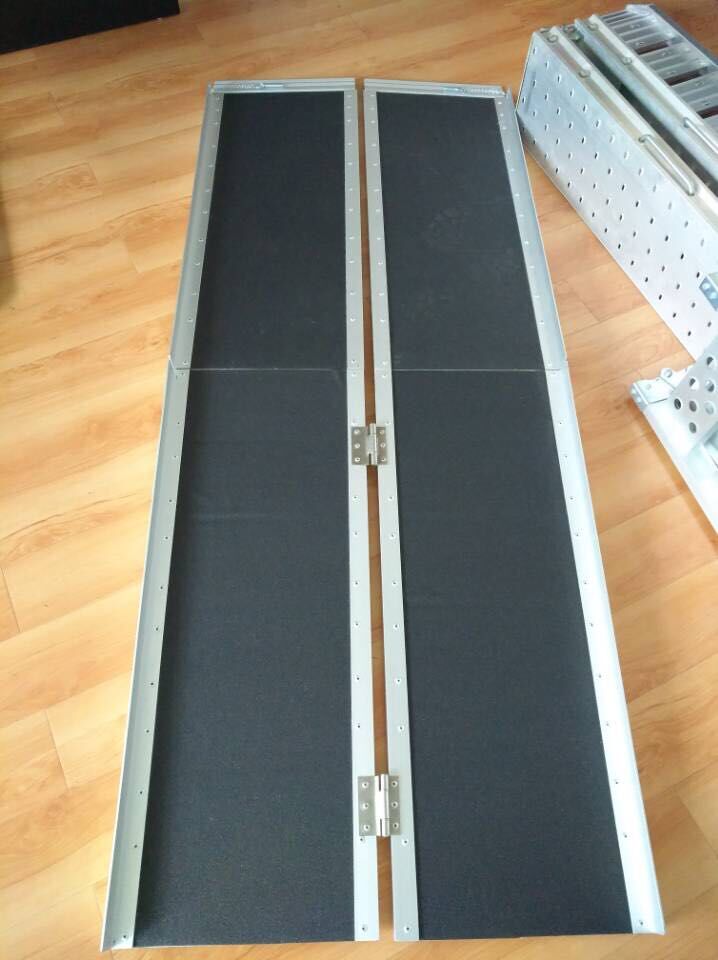 Folading aluminum ramps - 上海兰婉贸易有限公司